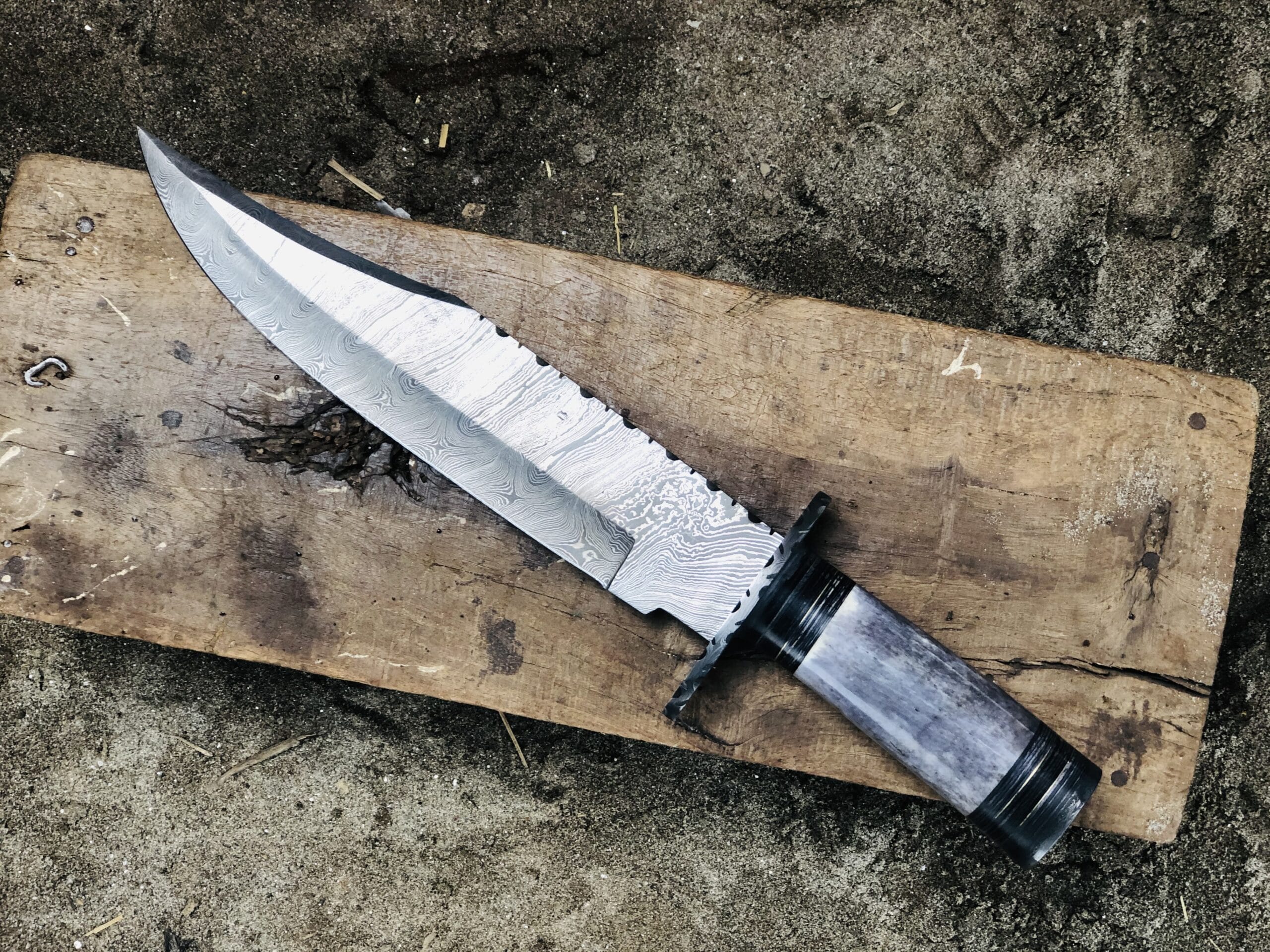 Custom Handmade Damascus Steel Beautiful Hunting Knife Purple Resin Handle